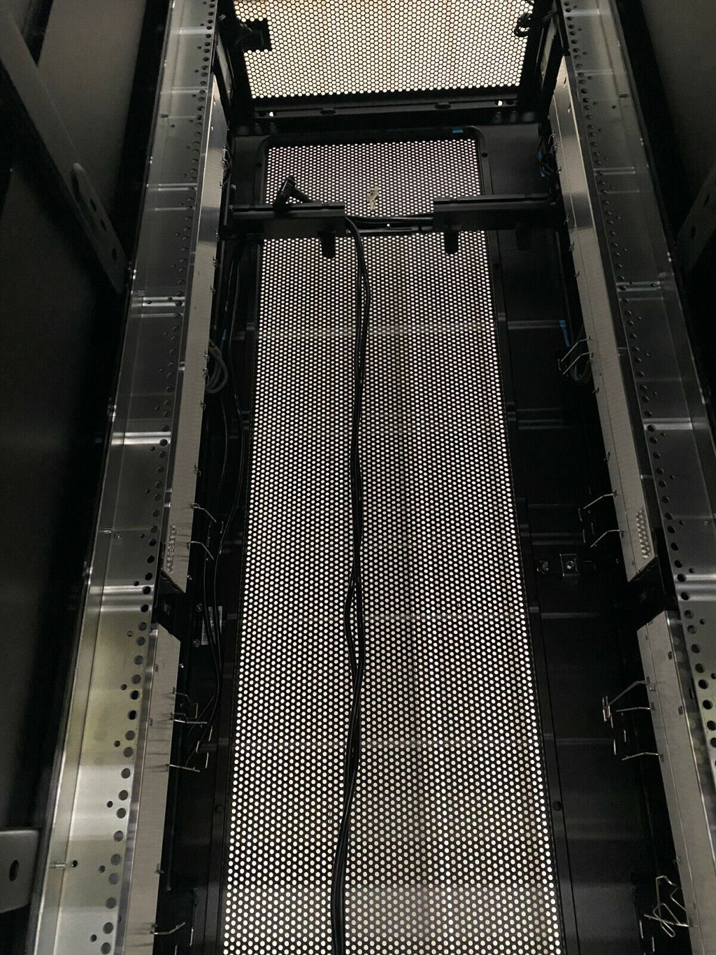 Dell EMC Data Protection 40U Single Phase DPRACK-1PH-DR3-DP Server Rac